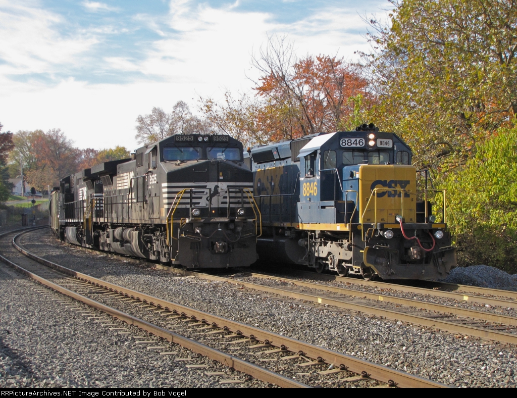 CSX 8846 and NS 9525